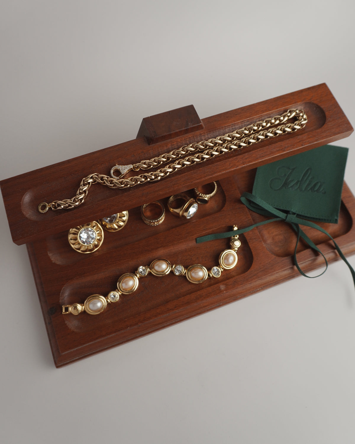 OBJECTS – Julia Vaughn